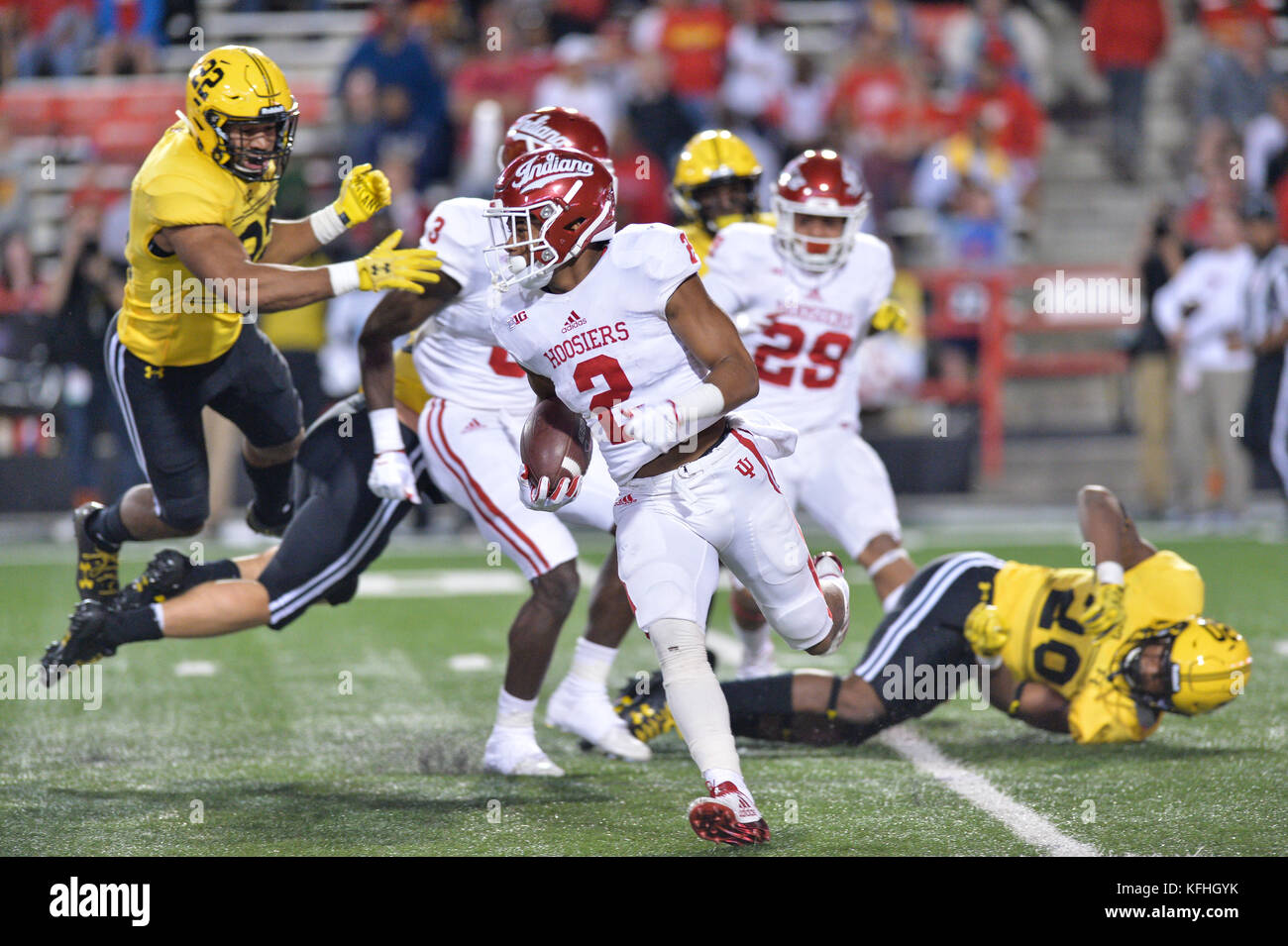 College Park, MD, USA. 28th Oct, 2017. DEVONTE WILLIAMS (2) returns a kick off during the game ...