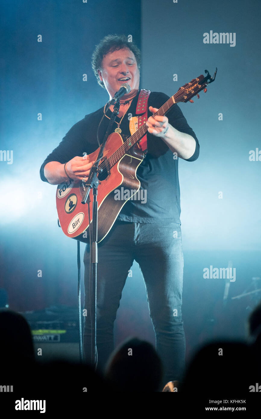 Mundy singer hi-res stock photography and images - Alamy