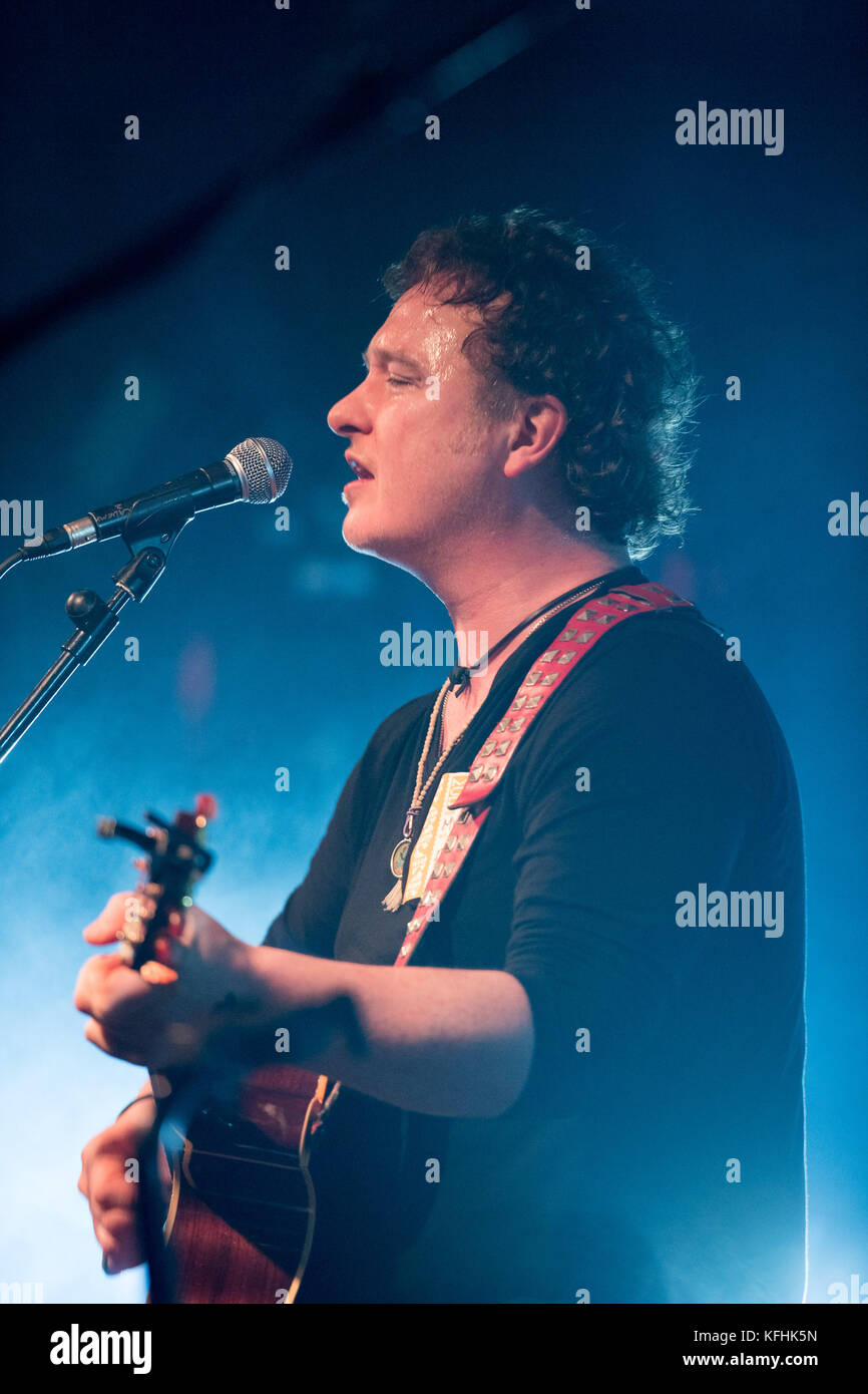 Dublin, Ireland. 28th Oct, 2017. Irish singer and songwriter Mundy ...