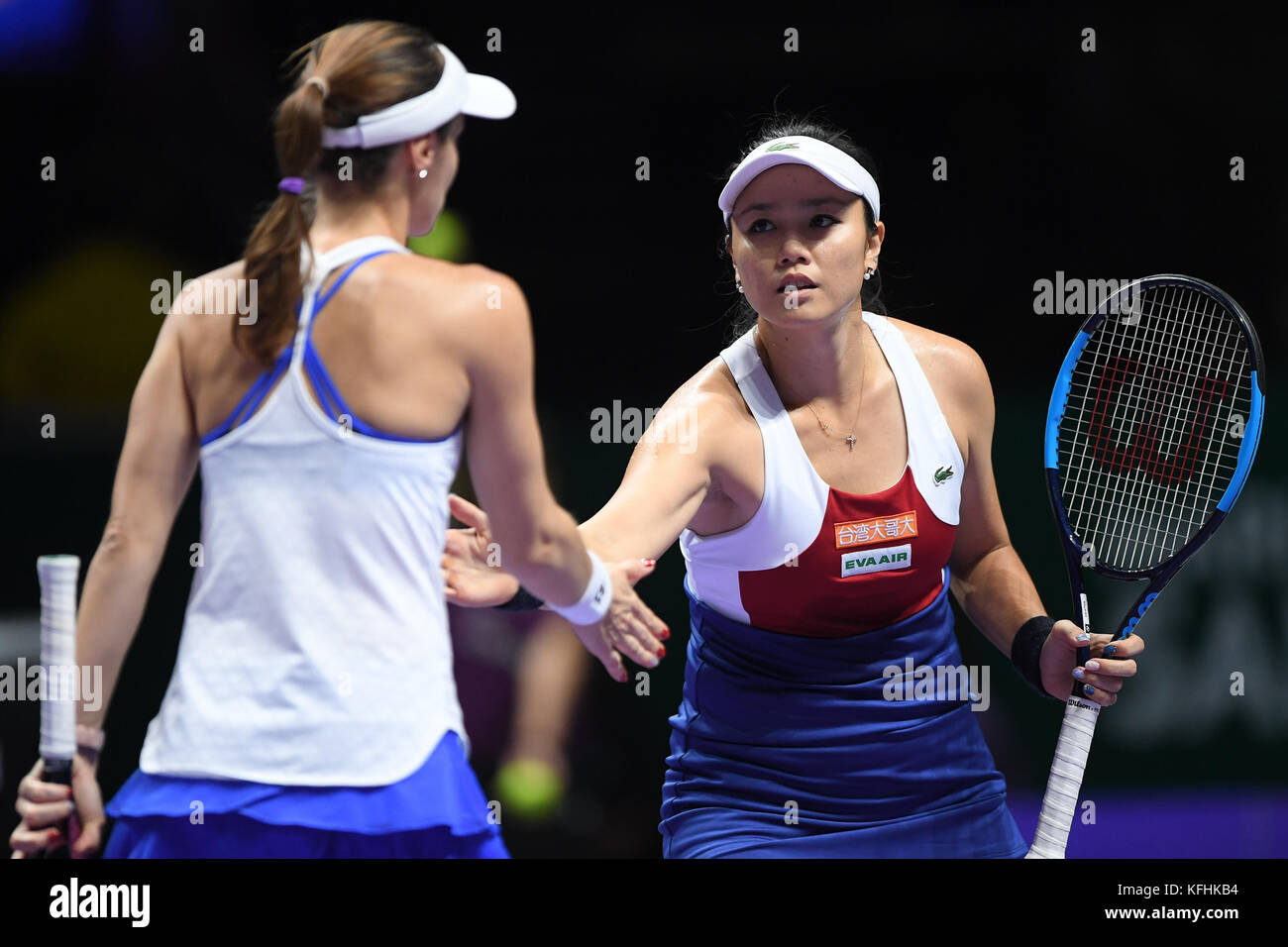Singapore. 28th Oct, 2017. (L-R) Martina Hingis (CHE), Yung-Jan Chan ...