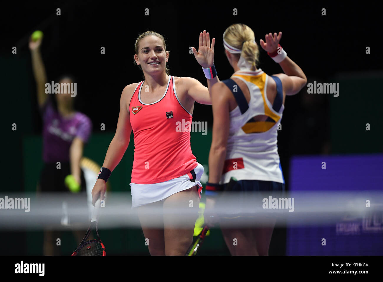 Singapore. 28th Oct, 2017. (L-R) Timea Babos (HUN), Andrea Hlavackova ...