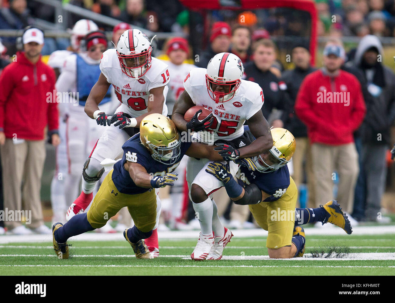 South Bend, Indiana, USA. 28th Oct, 2017. North Carolina State running ...