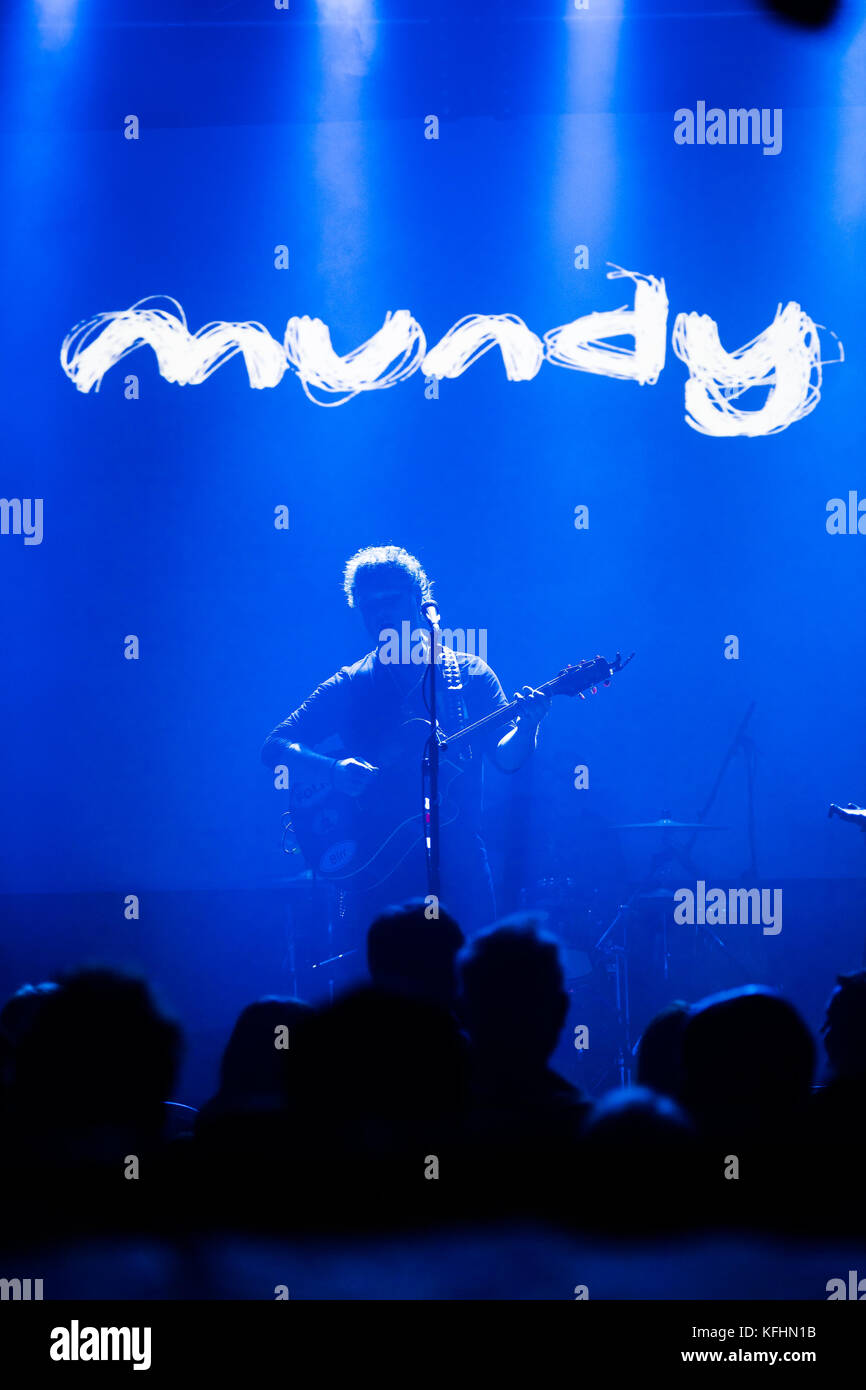 Mundy singer hi-res stock photography and images - Alamy