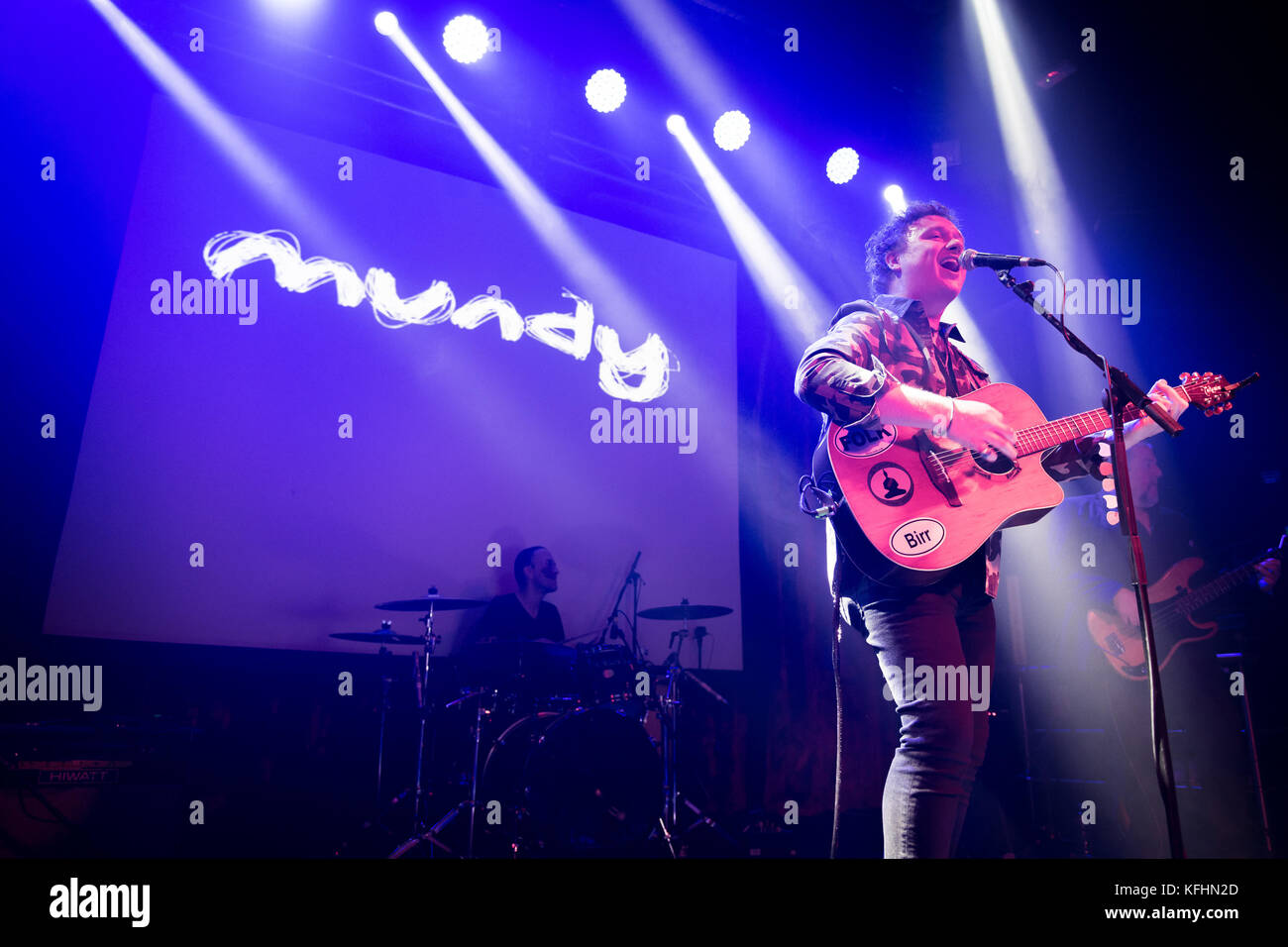 Mundy singer hi-res stock photography and images - Alamy