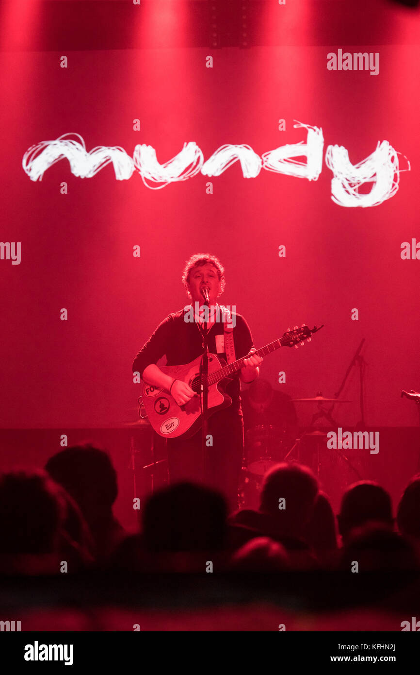 Mundy singer hi-res stock photography and images - Alamy