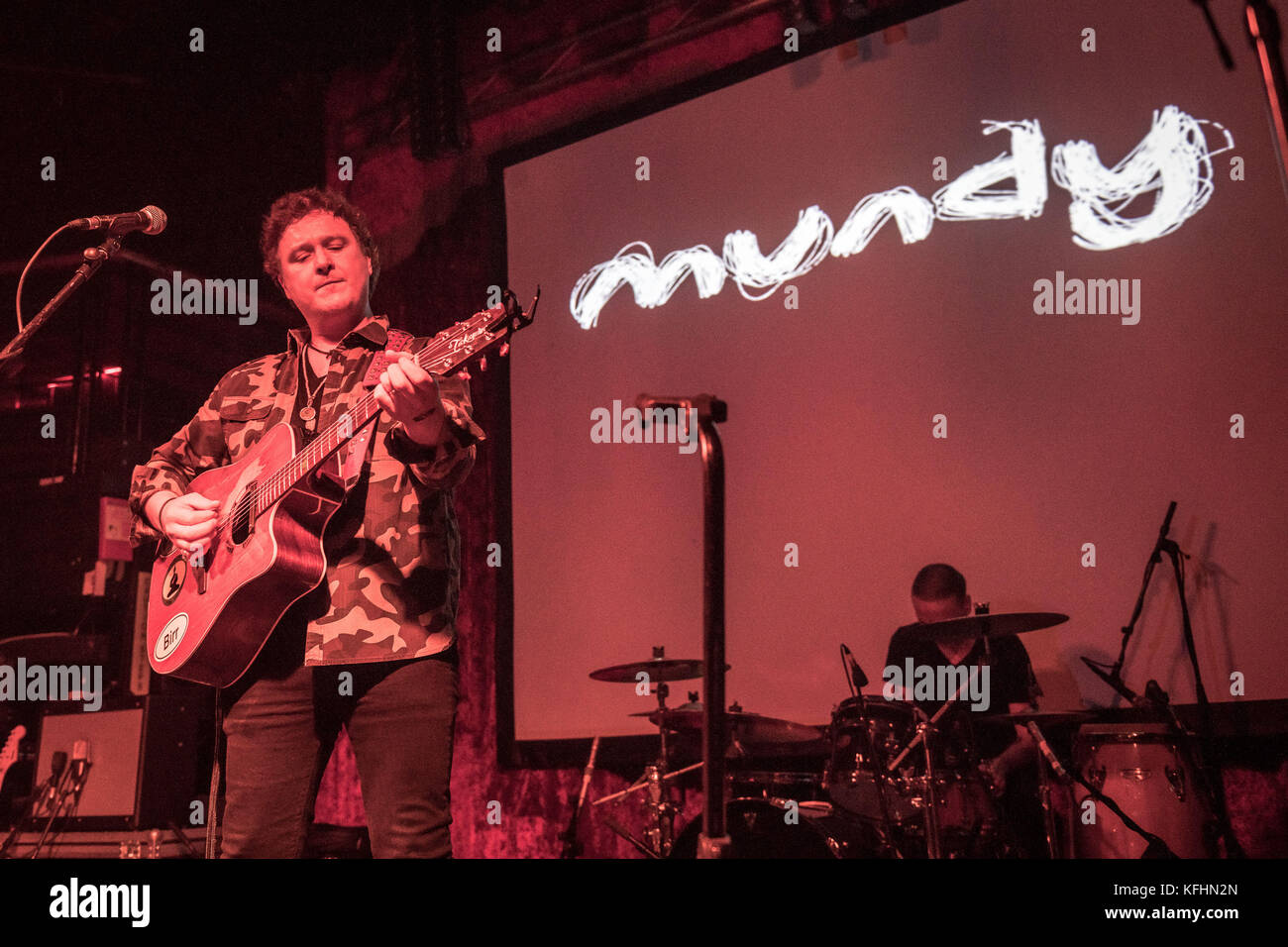 Mundy singer hi-res stock photography and images - Alamy