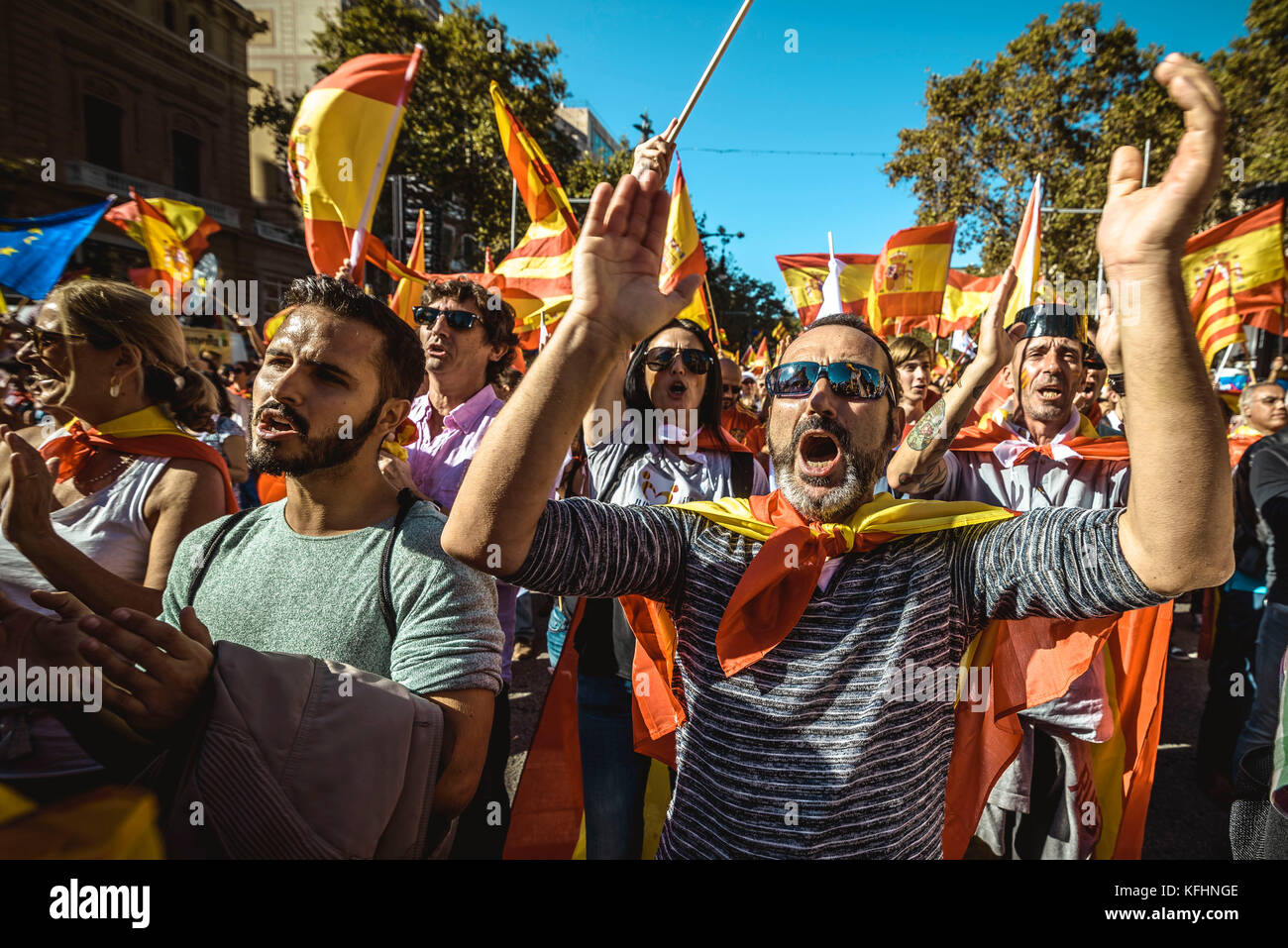 Barcelona, Spain. 29th Oct, 2017. An anti-separatist Catalan shouts ...
