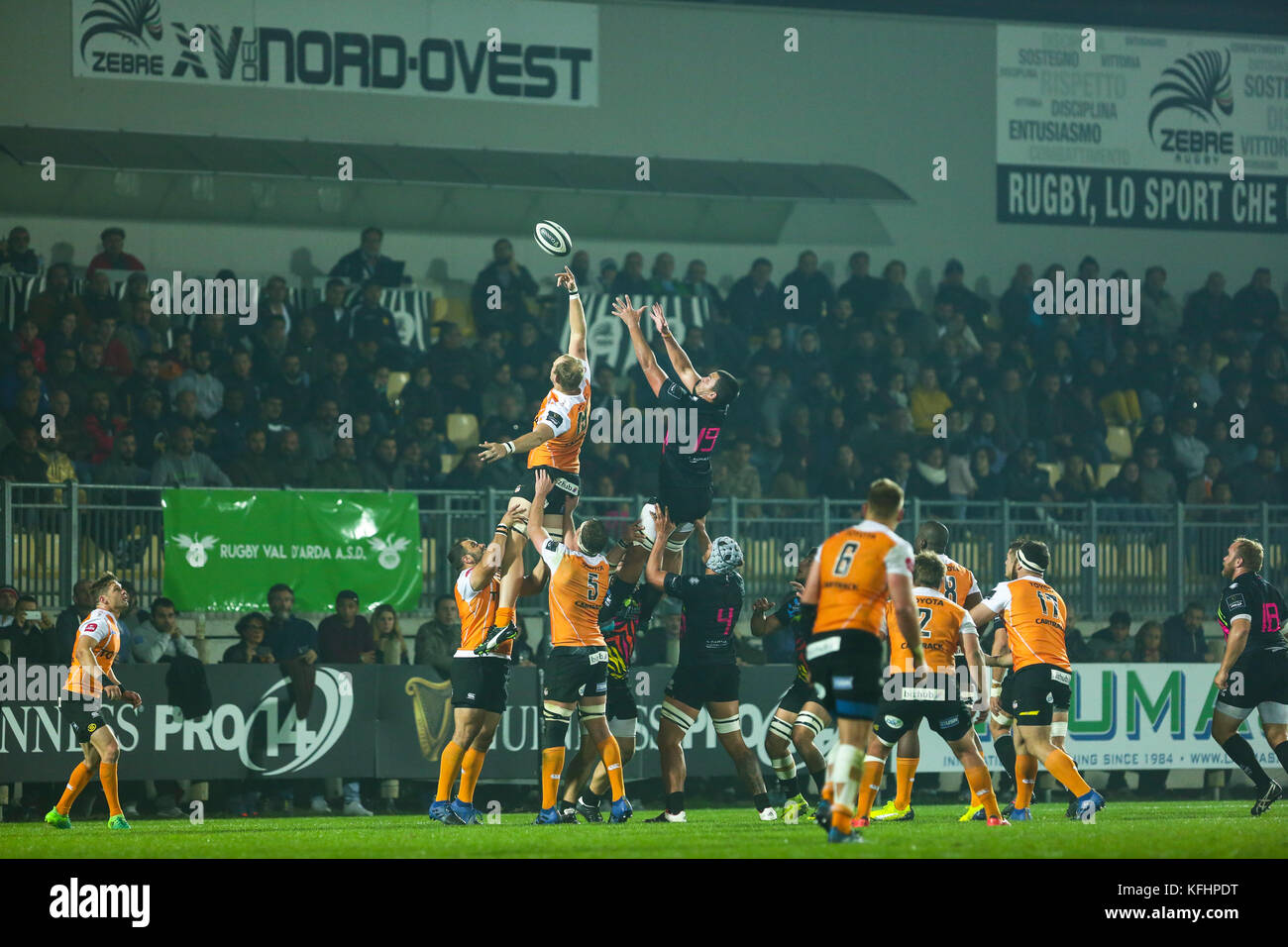 Parma, Italy. 28th October 2017. Cheetahs' lock Rynier Bernardo gets ...