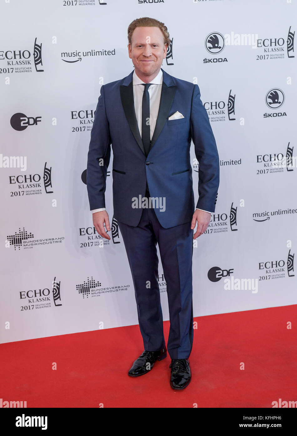 Hamburg, Germany. 29th Oct, 2017. Violinist Daniel Hope arrives at the ...