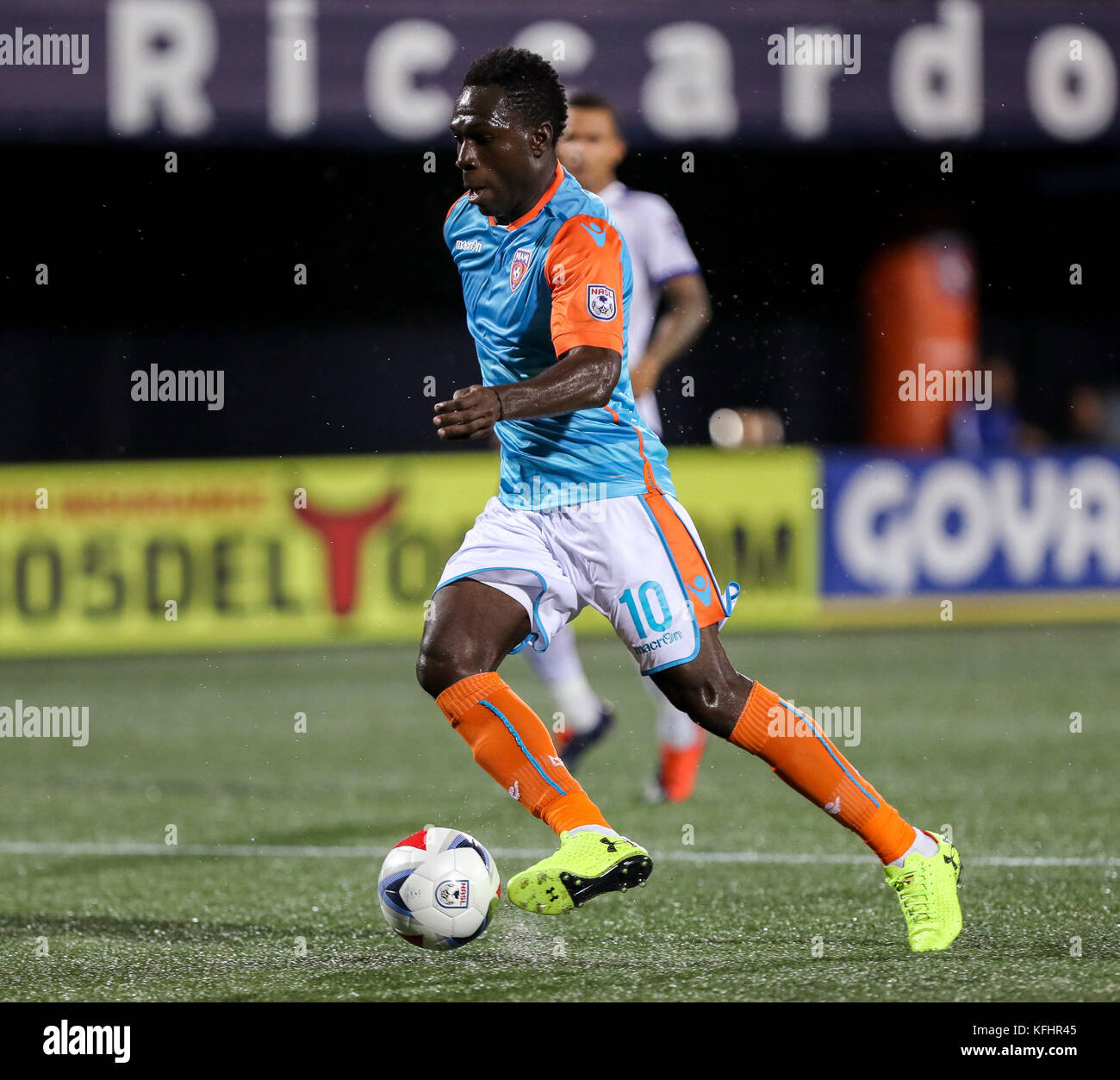 Miami, Florida, USA. 28th Oct, 2017. Miami FC midfielder Kwadwo Poku ...