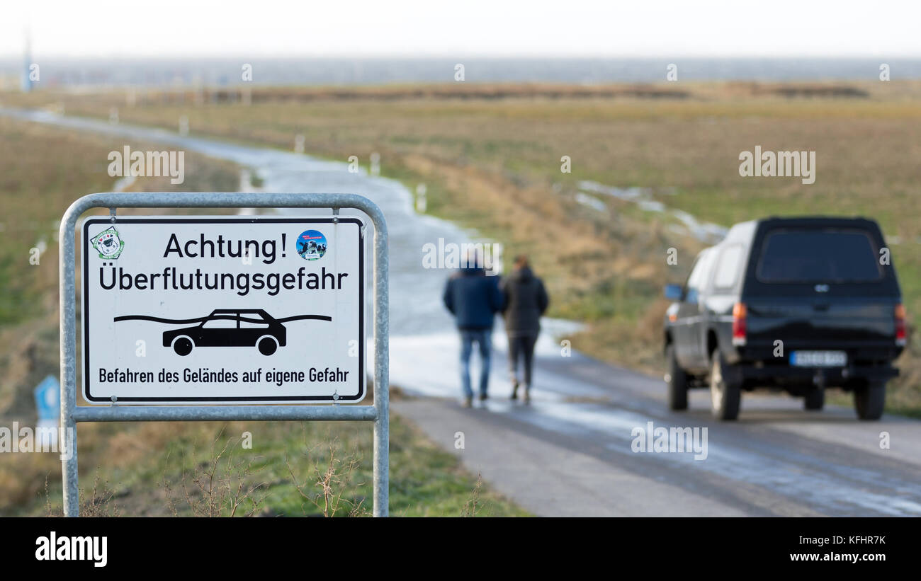 Jade, Germany. 29th Oct, 2017. A sign reading 'Achtung ...
