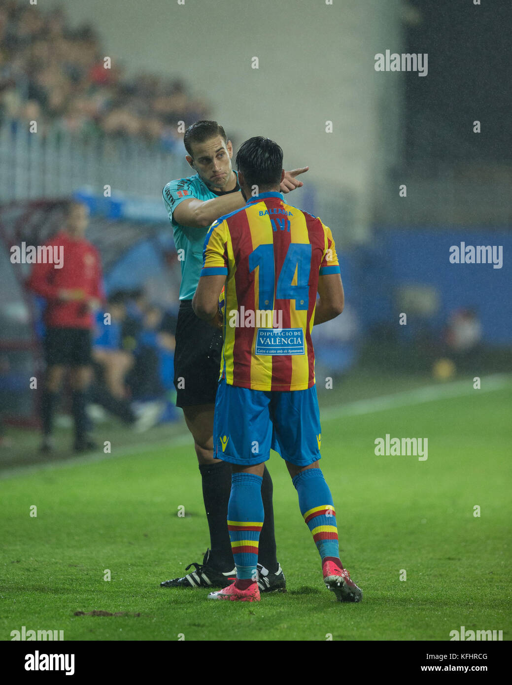 Eibar, Spain. 29th Oct, 2017. (14) Ivi, Referee Javier Alberola Rojas ...