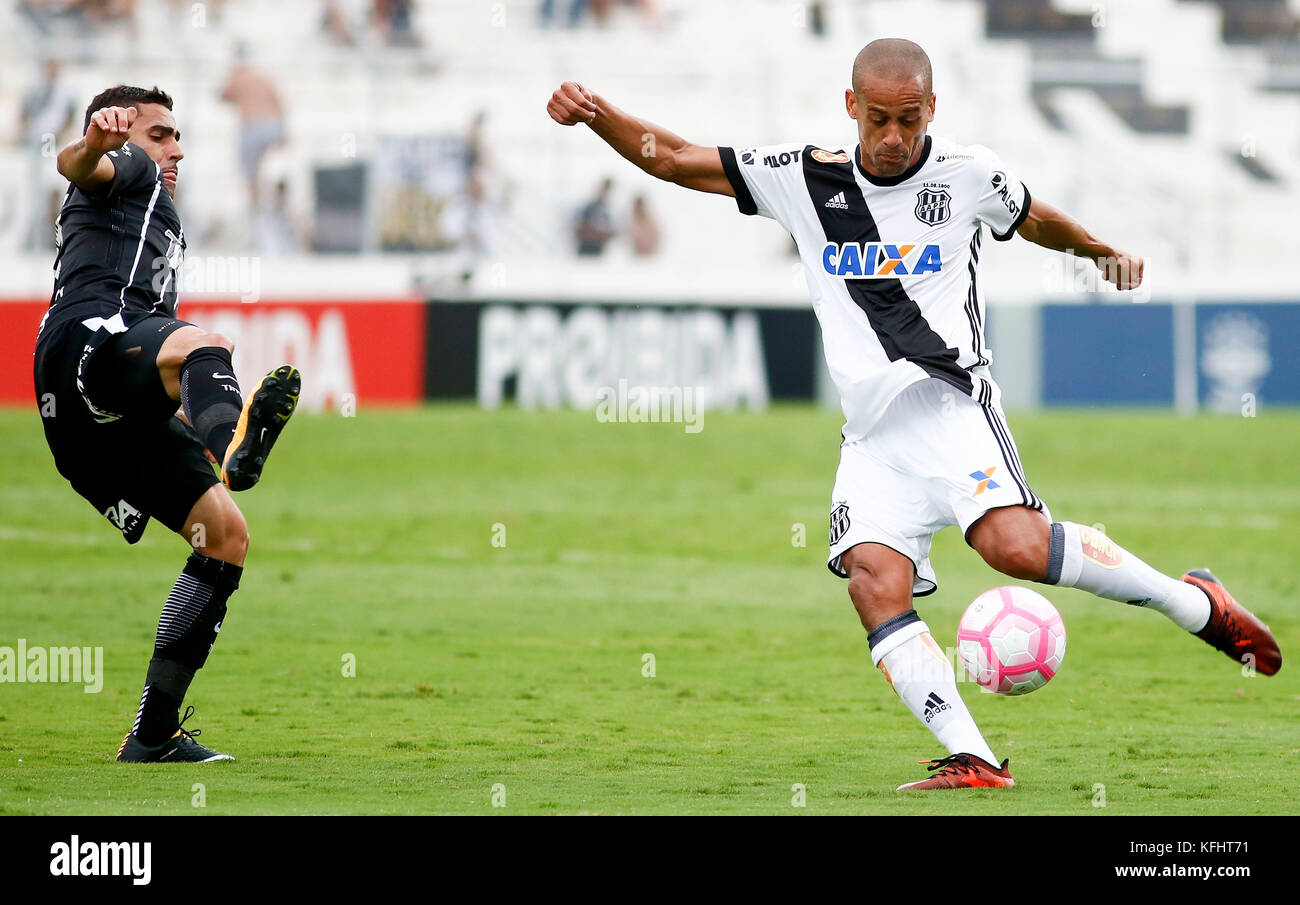 Campinas, Brazil. 29th Oct, 2017. Wendel kicks the ball and Gabriel ...