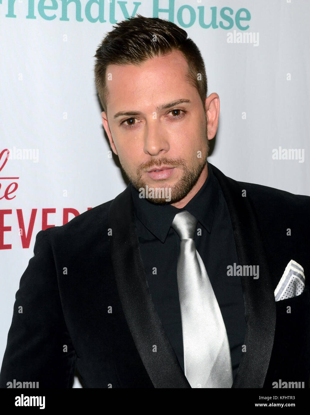 Los Angeles, California, USA. 28th Oct, 2017. DAVID HERNANDEZ arrives at Peggy Albrecht Friendly ...