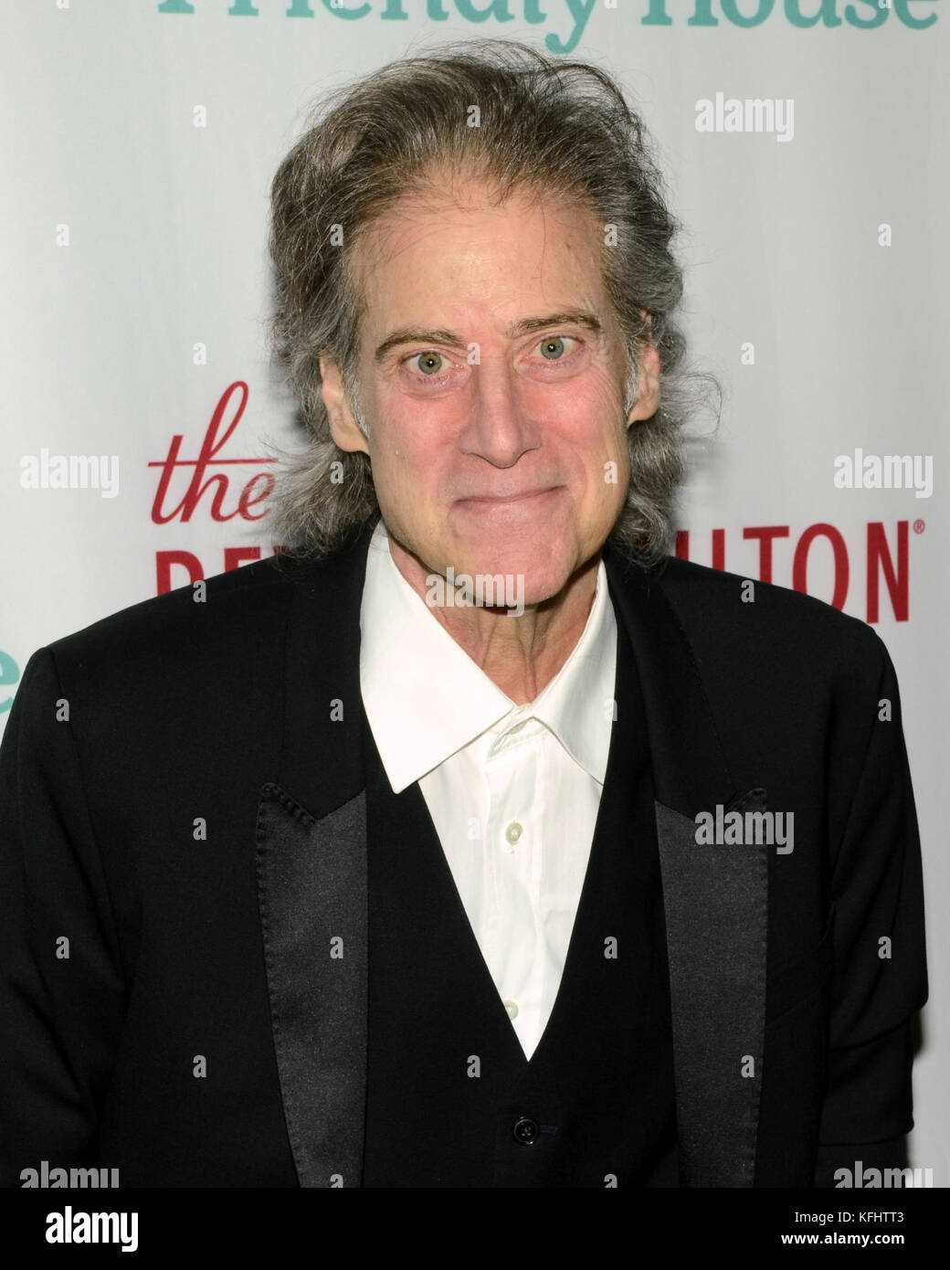 Los Angeles, California, USA. 28th Oct, 2017. RICHARD LEWIS arrives at ...