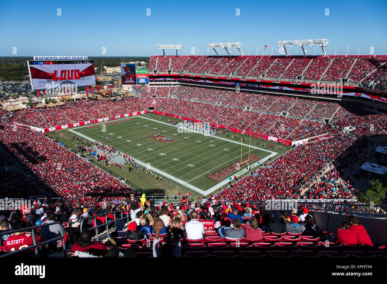 Tampa bay buccaneers stadium hi-res stock photography and images - Alamy