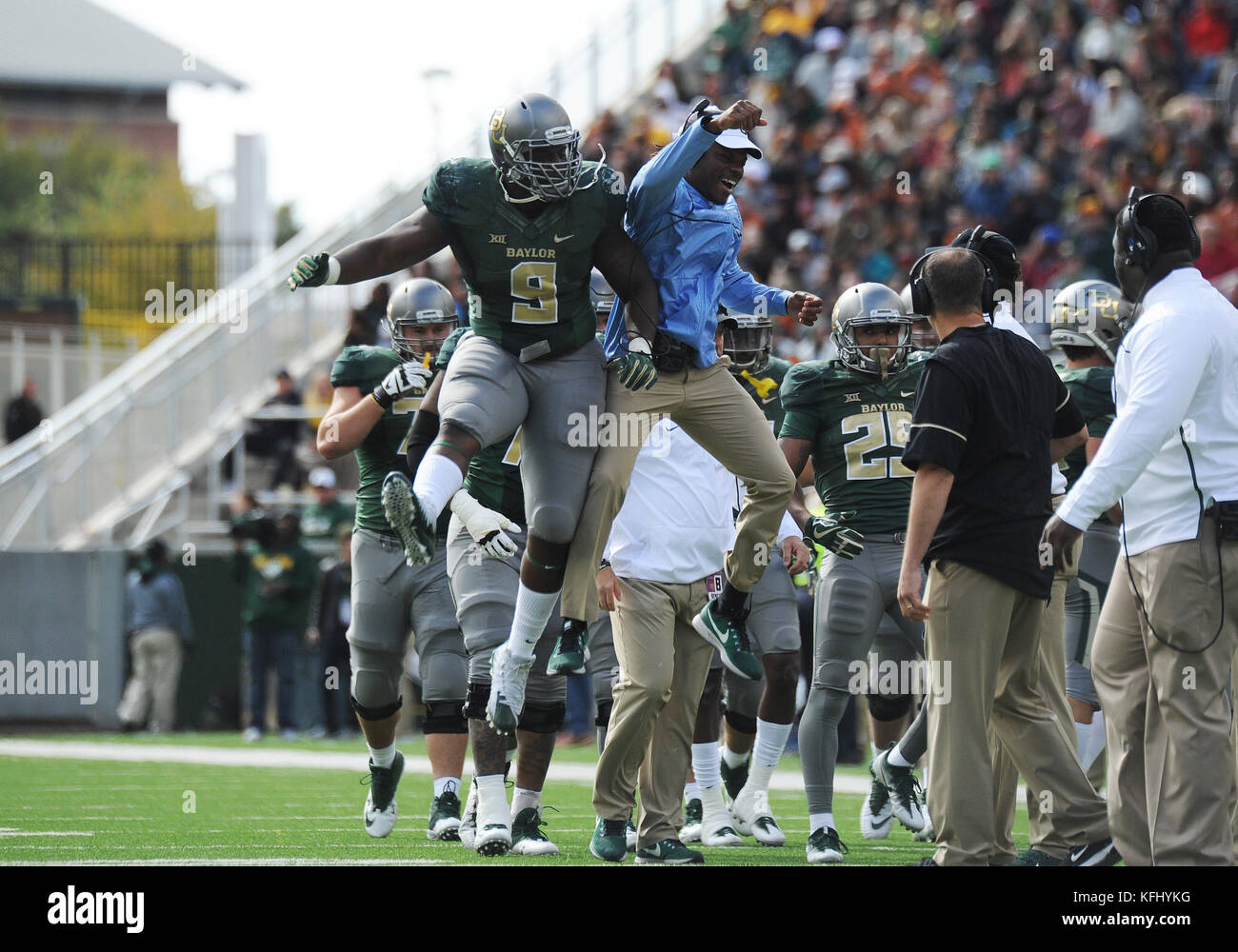 Waco, Texas, USA. 28th Oct, 2017. Baylor Bears defensive tackle Ira ...