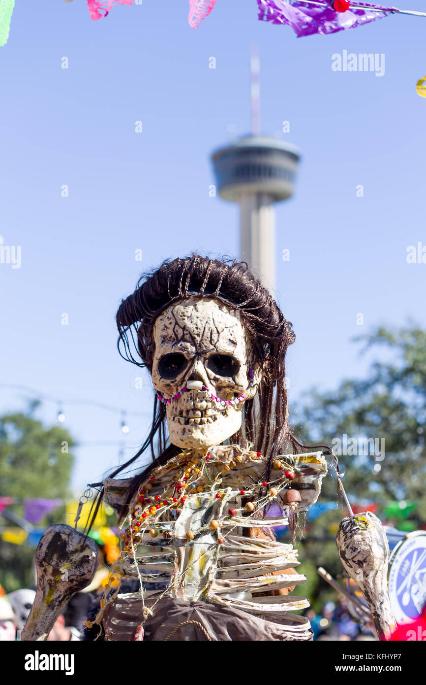 San Antonio, Texas, USA. 29th Oct, 2017. A giant skeleton puppet dances ...