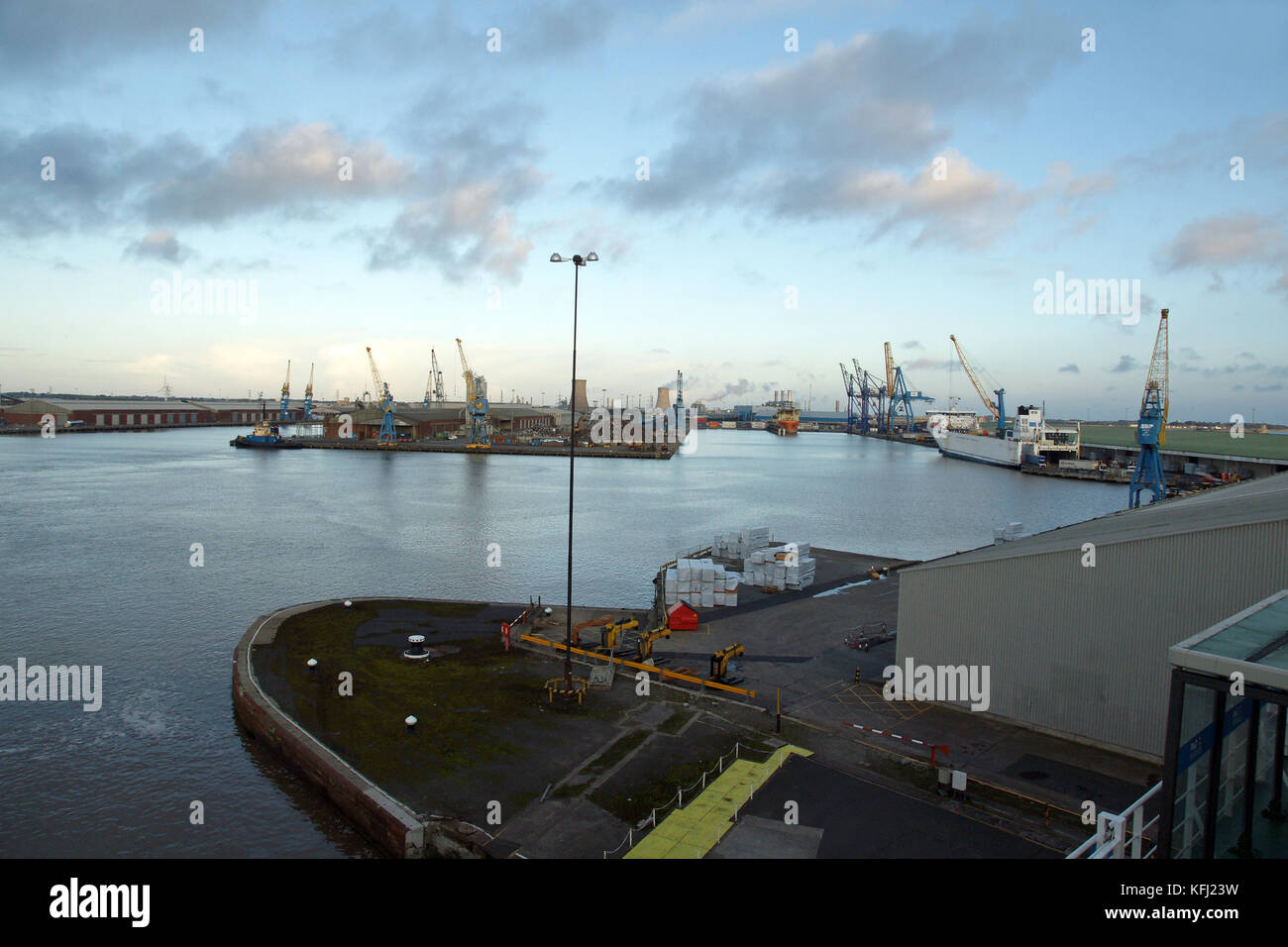 Evening sunshire on the Port of Hull, Humberside Stock Photo - Alamy