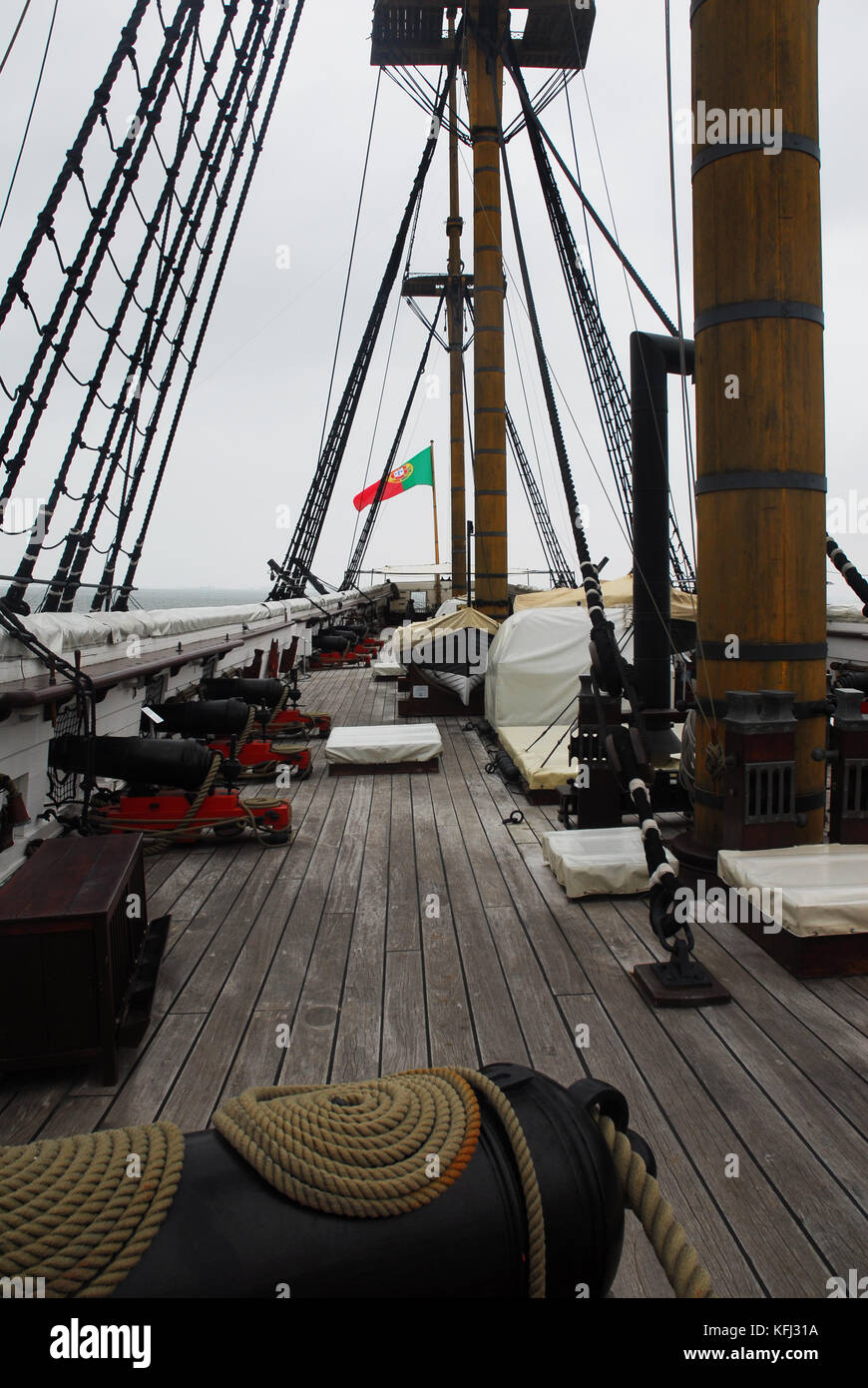 Cacilhas lisbon hi-res stock photography and images - Alamy