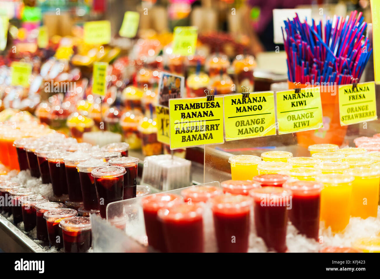 Fresh fruit juices shop hi-res stock photography and images - Alamy