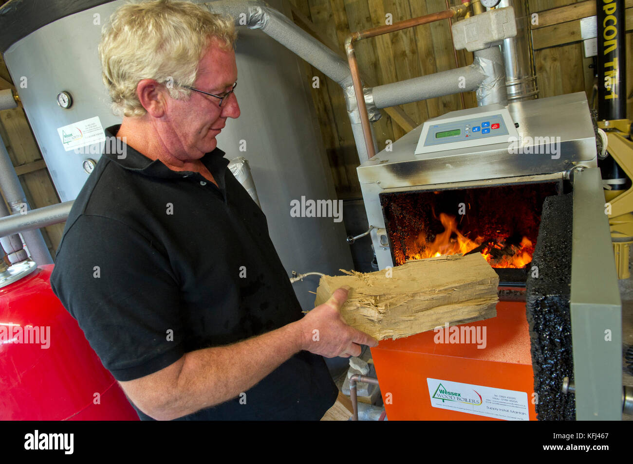 Boilers in homes hi-res stock photography and images - Alamy