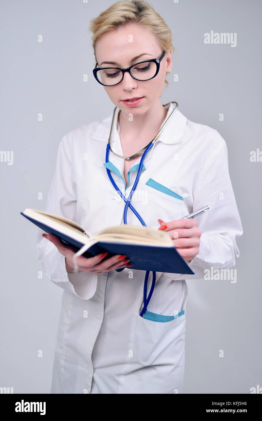 The doctor makes notes in the diary Stock Photo - Alamy