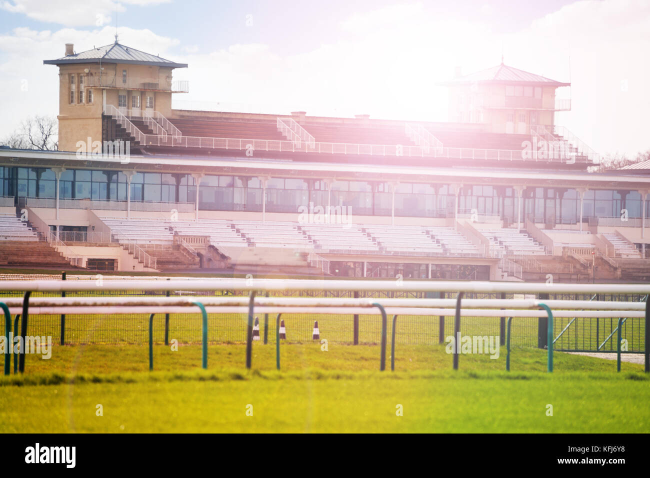 Chantilly horse racing hi-res stock photography and images - Alamy