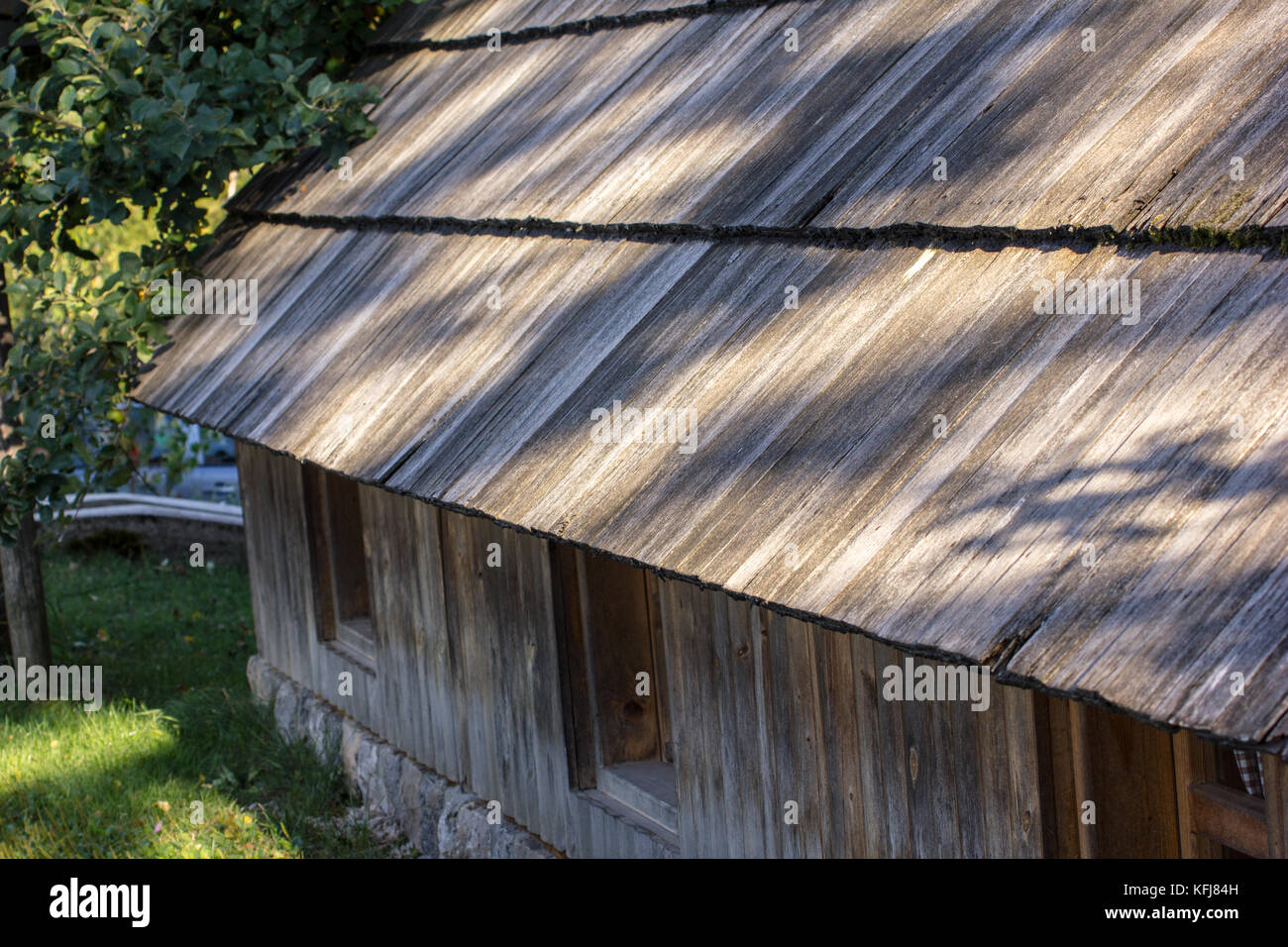 Old wood roof hi-res stock photography and images - Alamy
