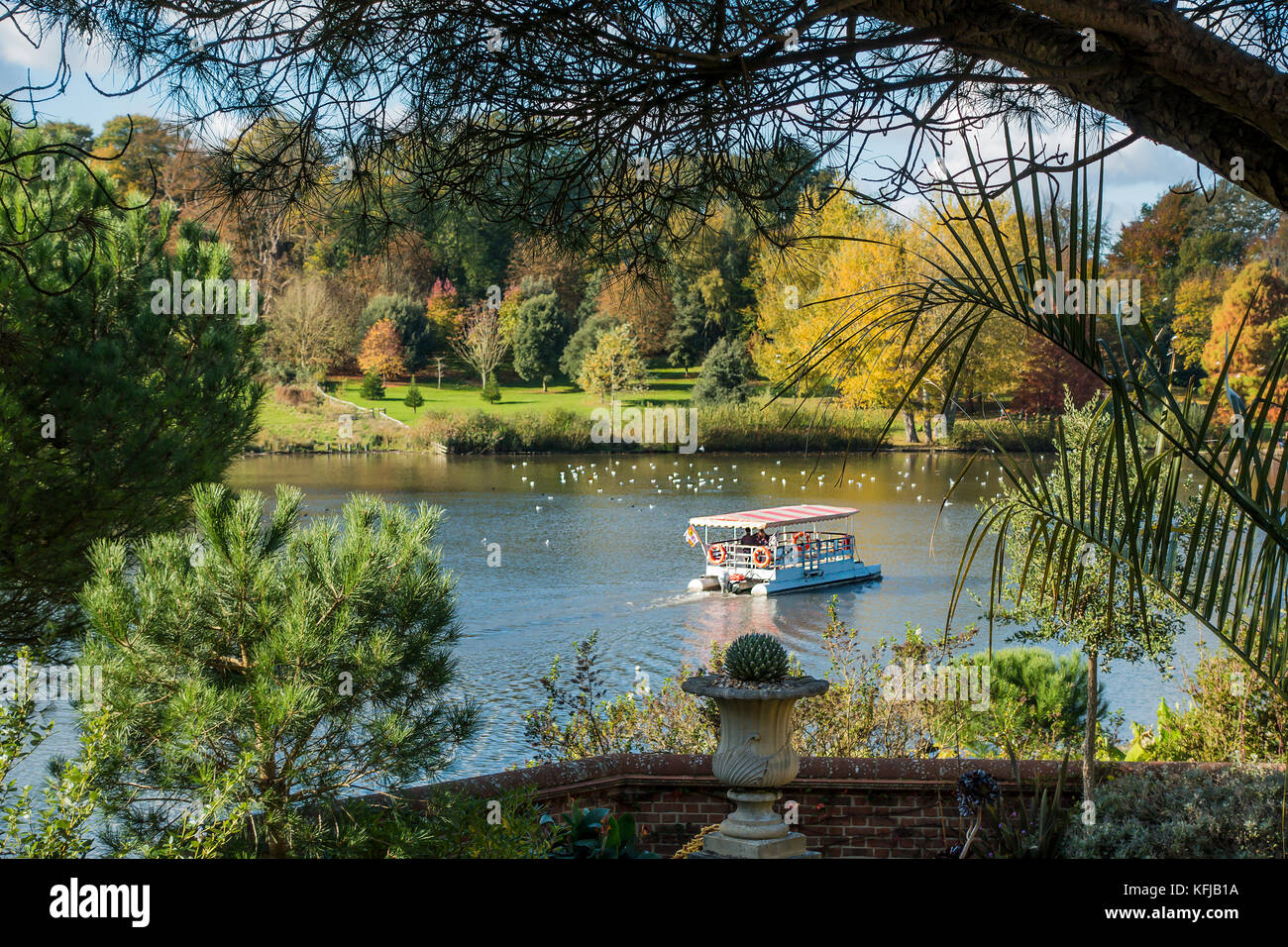 Ferry Boat,The Lake,Leeds Castle,Maidstone,Kent,England,UK Stock Photo ...