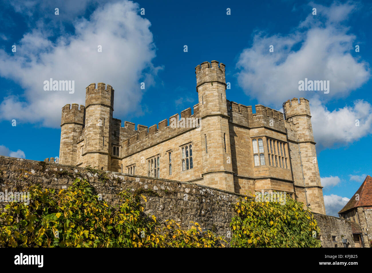 Leeds castle maidstone, kent hi-res stock photography and images - Alamy