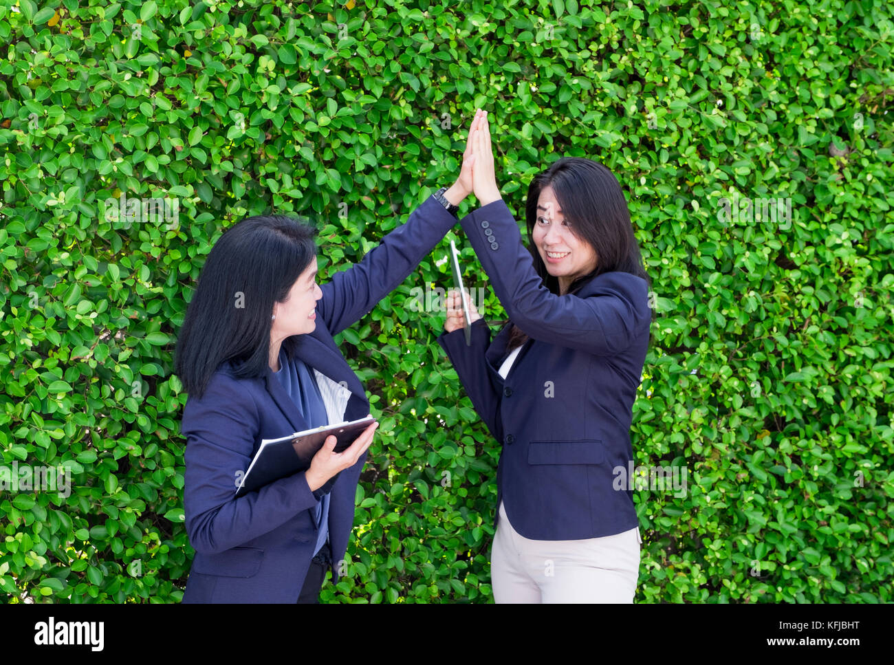 Business success high five hi-res stock photography and images - Alamy