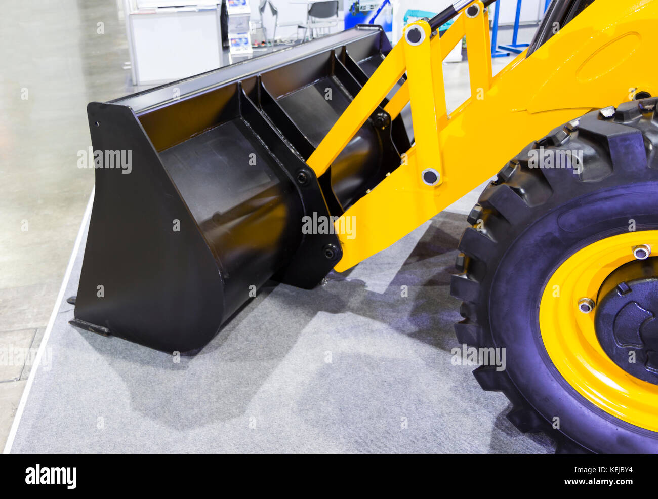 Yellow loader hi-res stock photography and images - Alamy