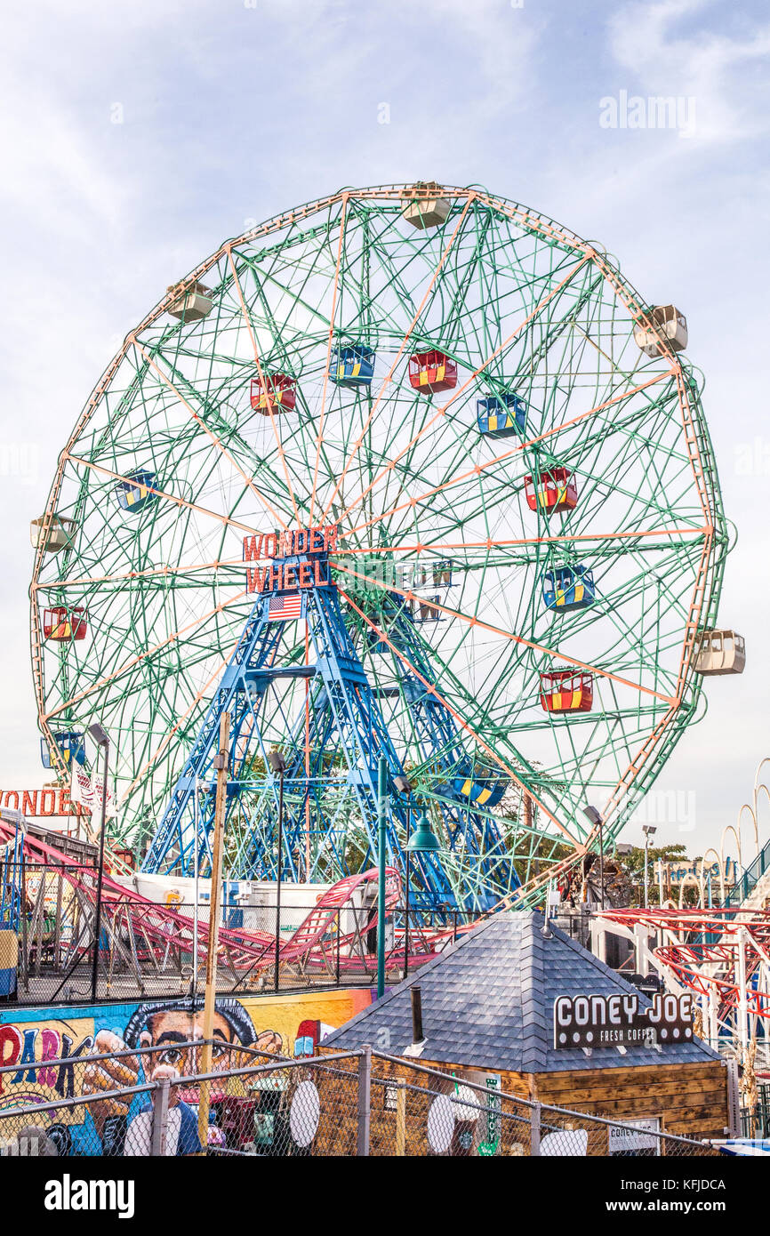 Wonder Wheel ferris wheel, Coney island, Brooklyn, New York, United ...