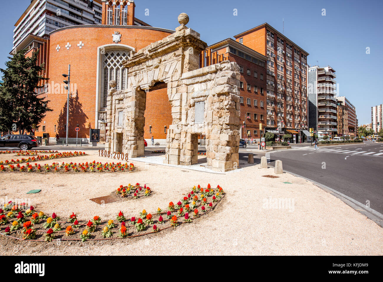 Carmen gate in Zaragoza Stock Photo - Alamy