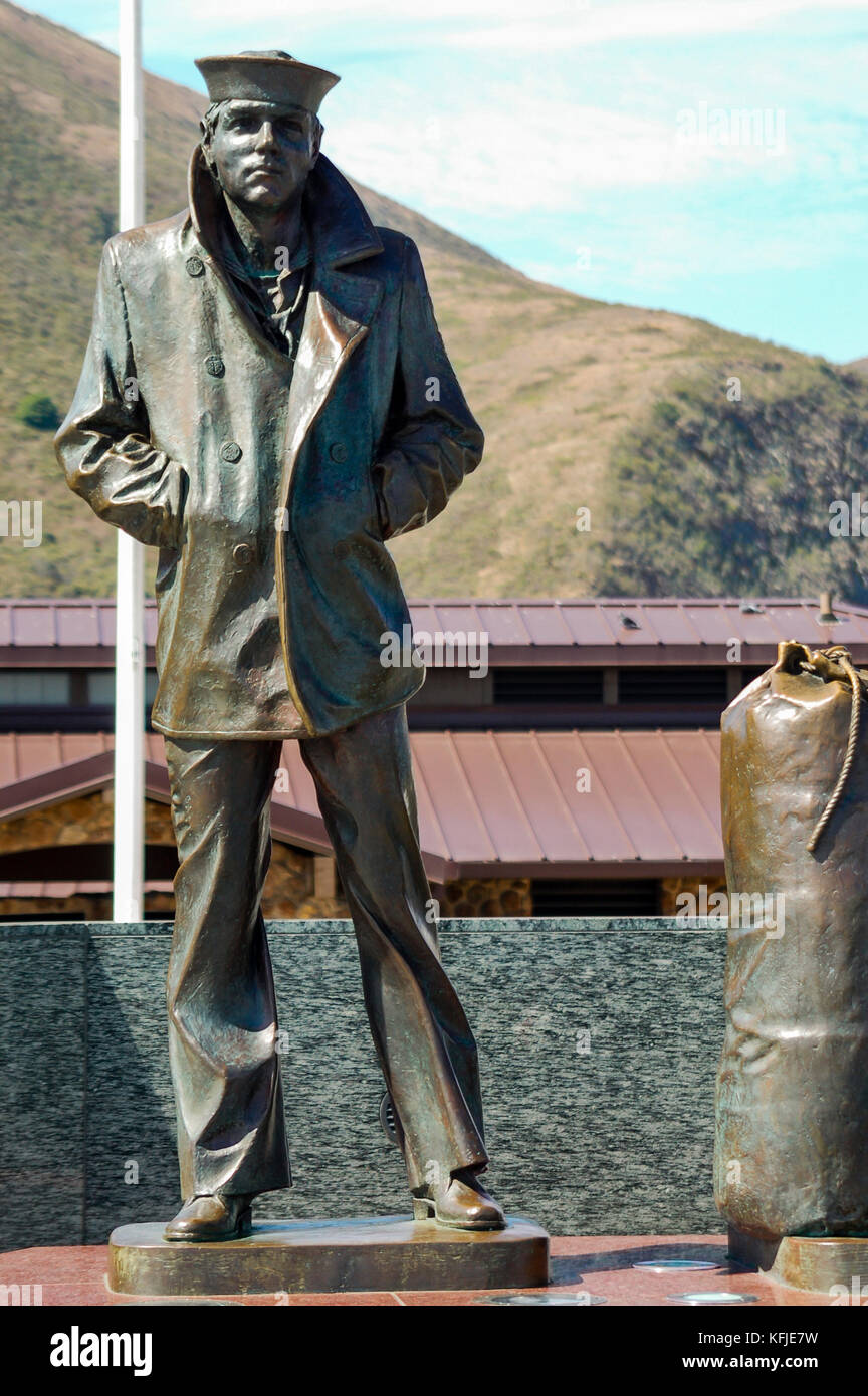 The lone sailor statue hi-res stock photography and images - Alamy