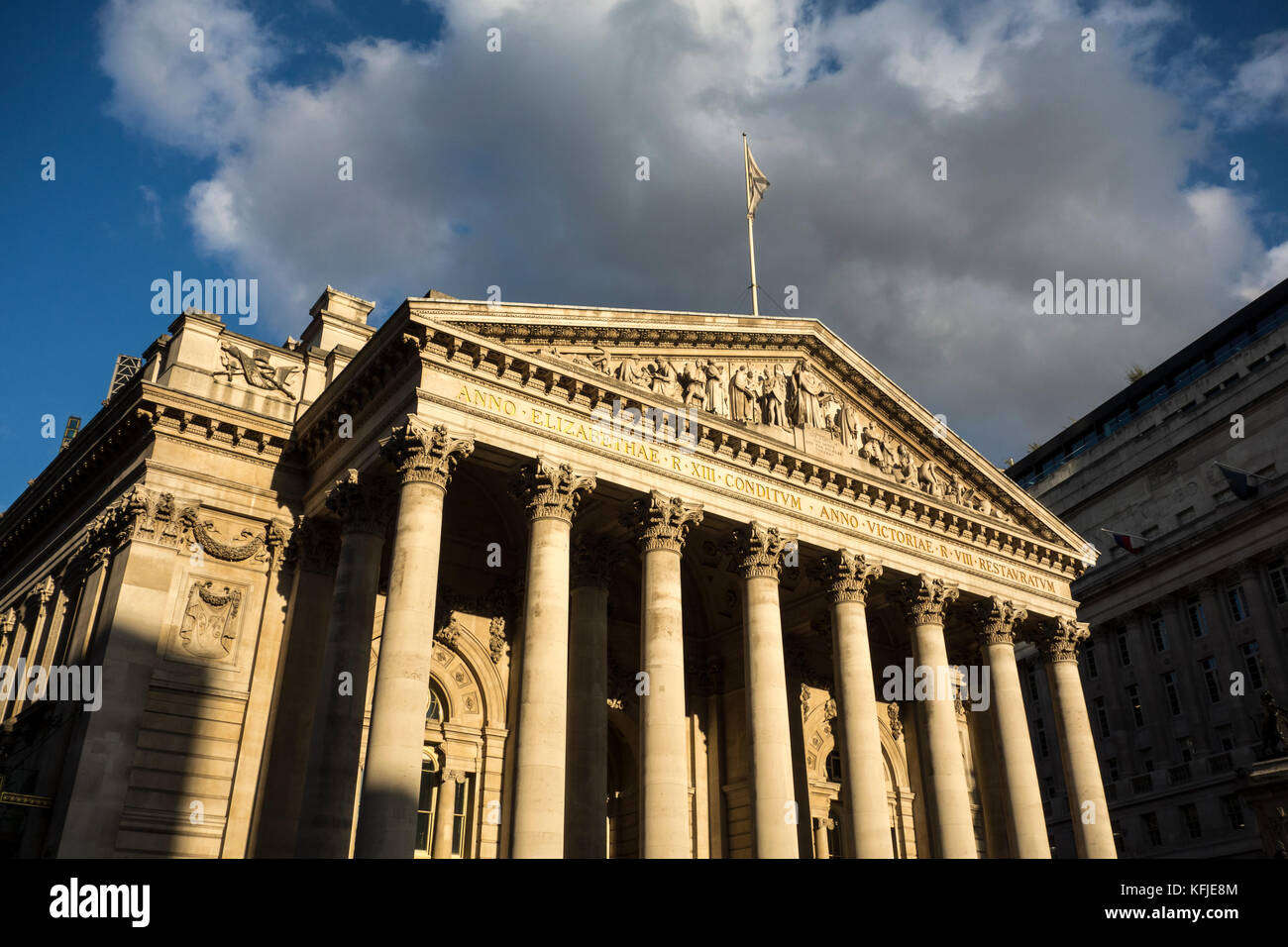 Facade columns hi-res stock photography and images - Alamy