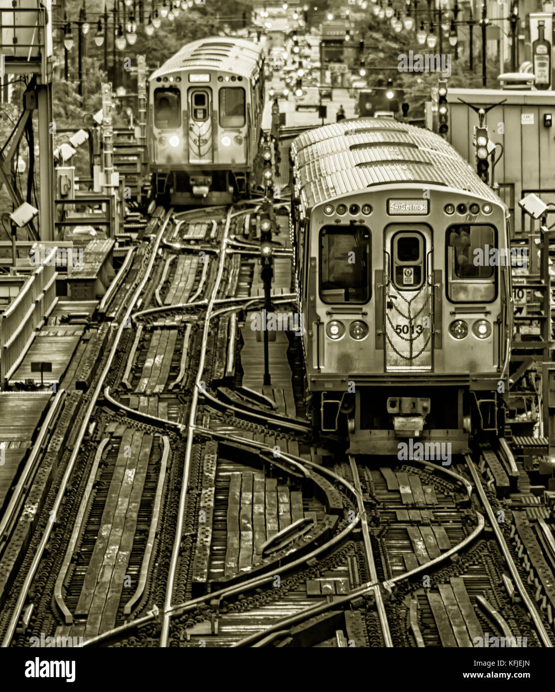 Train on elevated tracks within buildings at the Loop, Chicago City ...