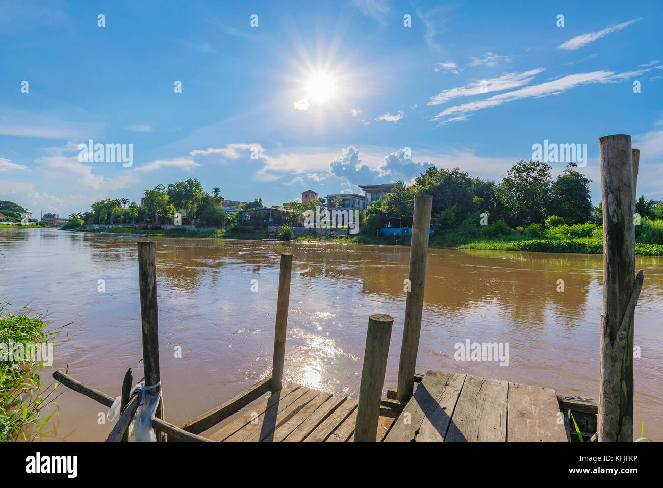 Sunny river view hi-res stock photography and images - Alamy