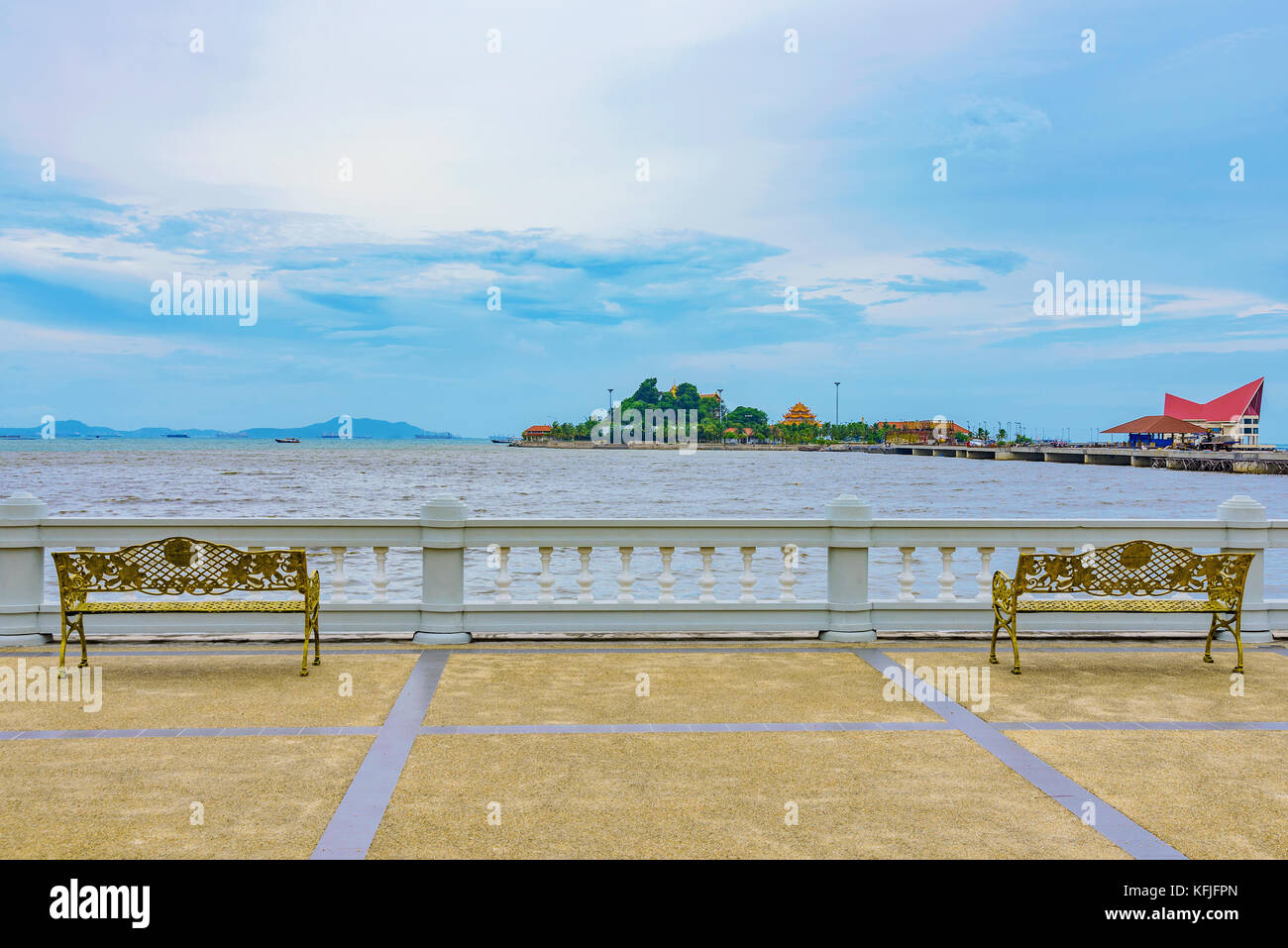 Seaside park view in Sriracha Thailand Stock Photo - Alamy