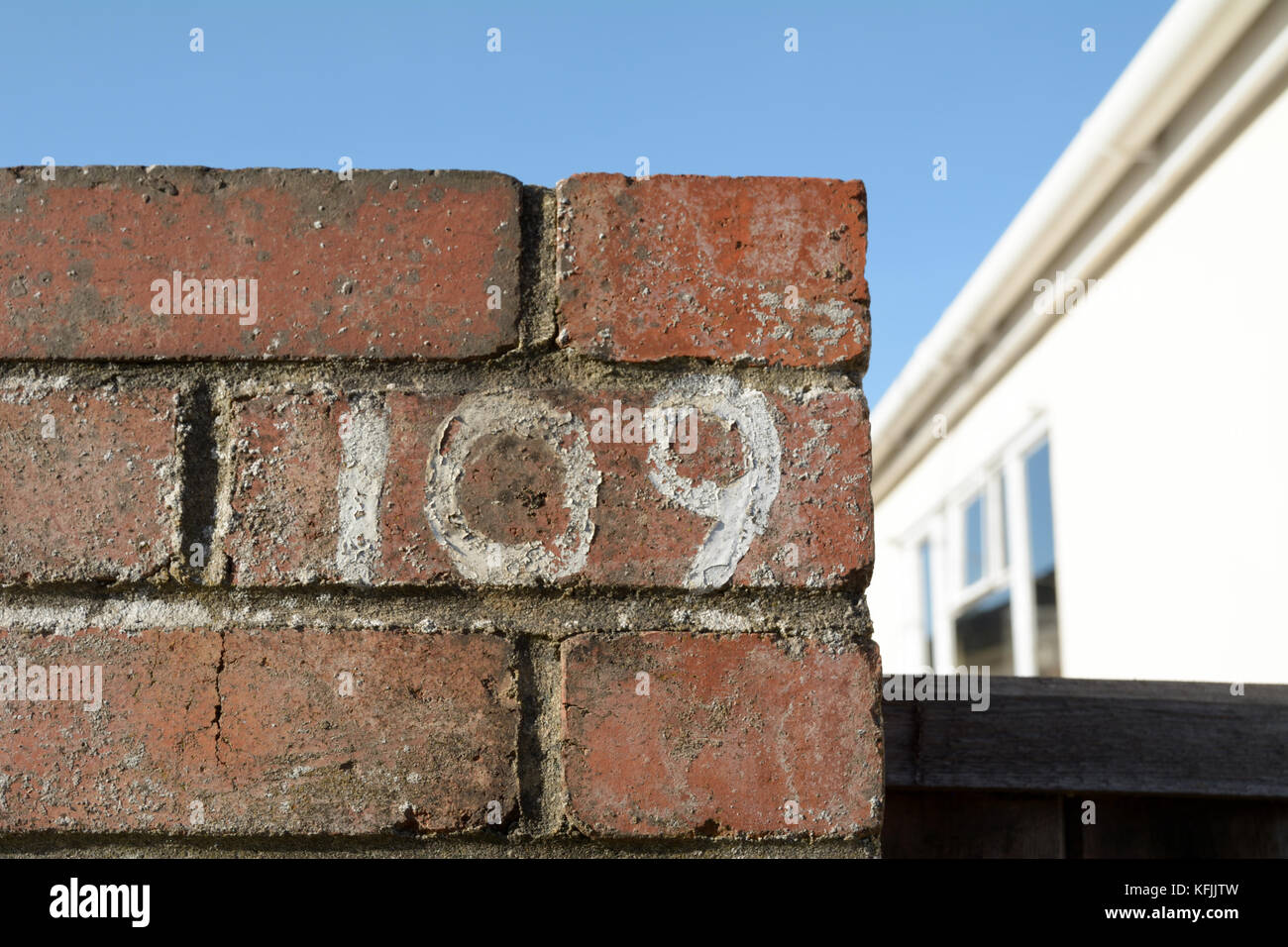 House number 109 sign painted on wall hi-res stock photography and ... House number 109 sign painted on wall hi-res stock photography and ...