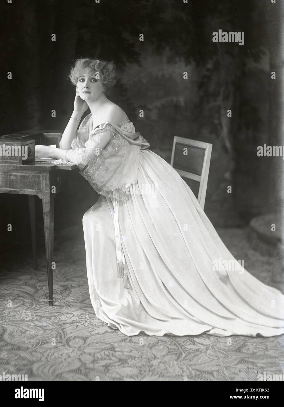 Charles frédéric worth hi-res stock photography and images - Alamy