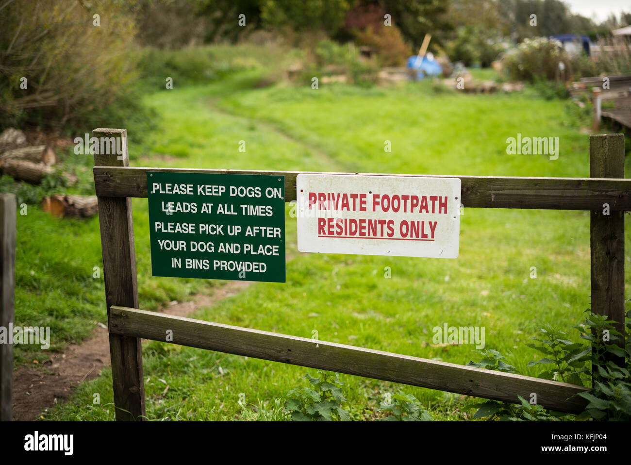 Private property signs hi-res stock photography and images - Alamy