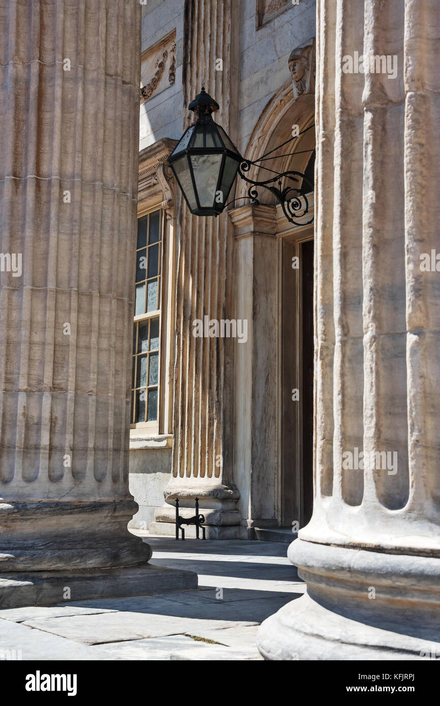 Detail of First Bank of the United States with ancient metal lamp ...