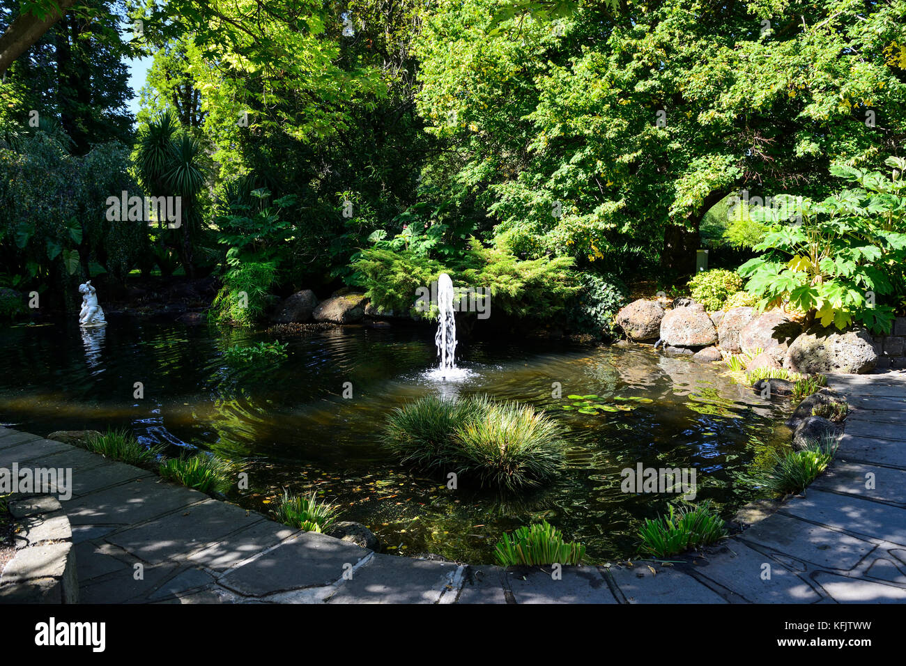 Lower Lake with sculpture of "Boy on Turtle" in Fitzroy Gardens in ...