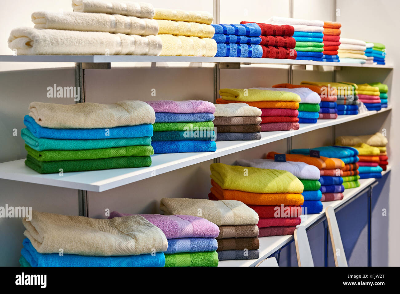 Store folded linen hi-res stock photography and images - Alamy