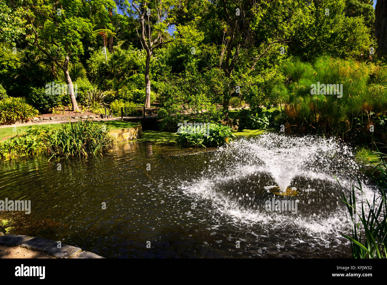 Water feature in Upper Lake in Fitzroy Gardens in Melbourne, Victoria ...