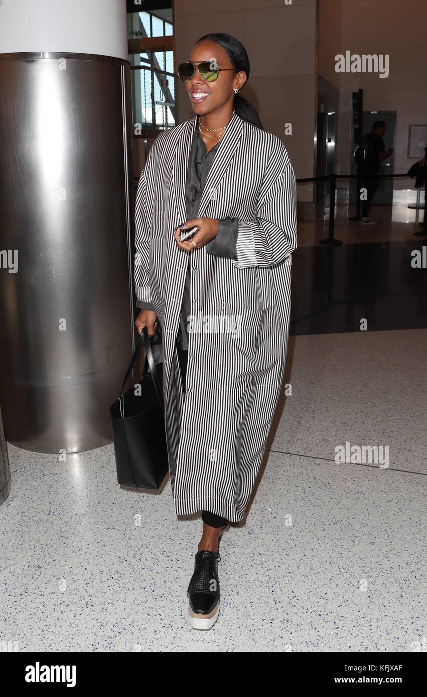 Kelly Rowland smiles for the camera at Los Angeles International ...