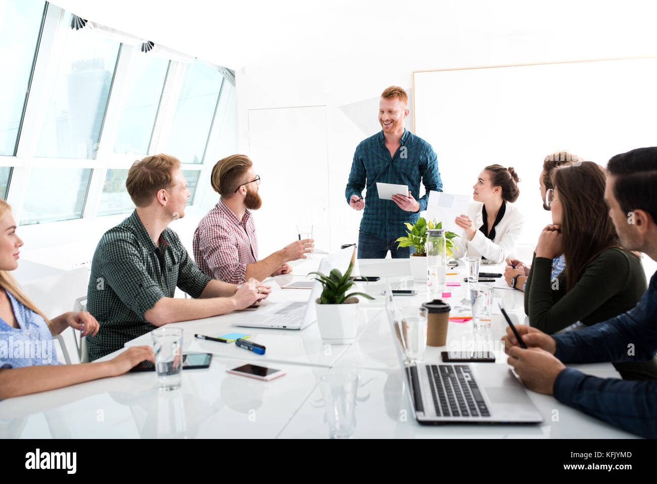 Office team happy hi-res stock photography and images - Alamy