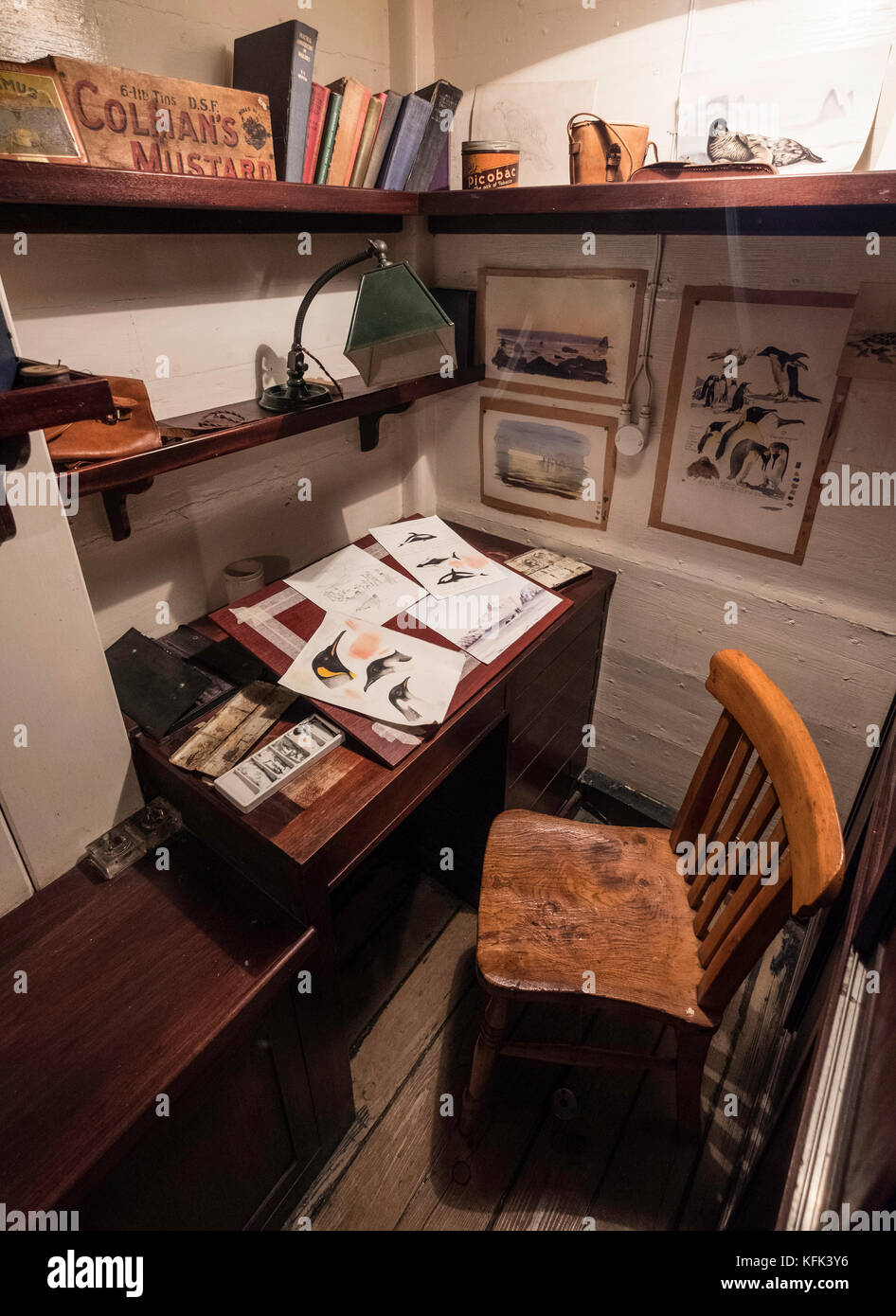 Rrs discovery interior hi-res stock photography and images - Alamy